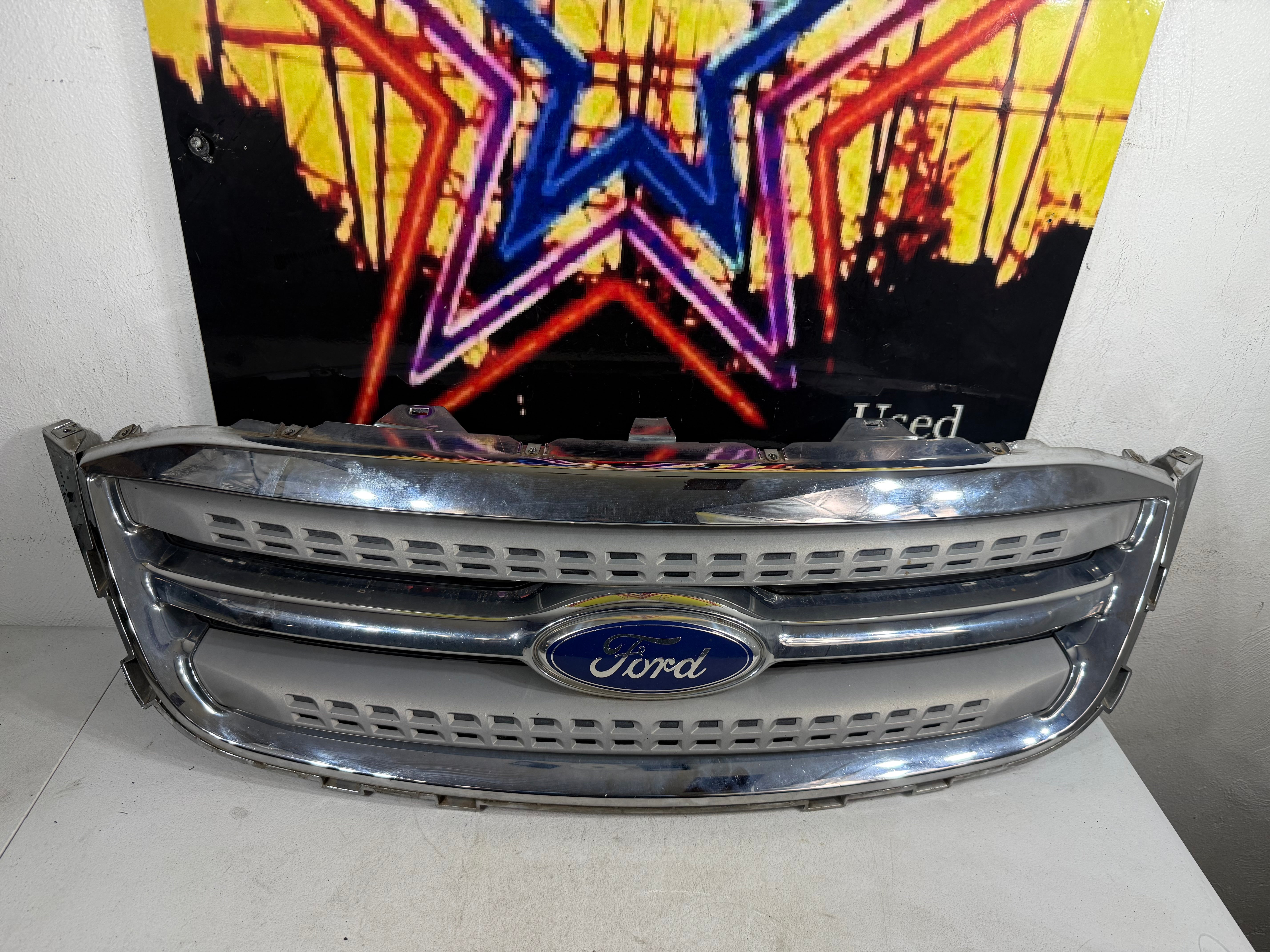 2013-2019 Ford Taurus Upper Grille Assembly OEM – Major Key