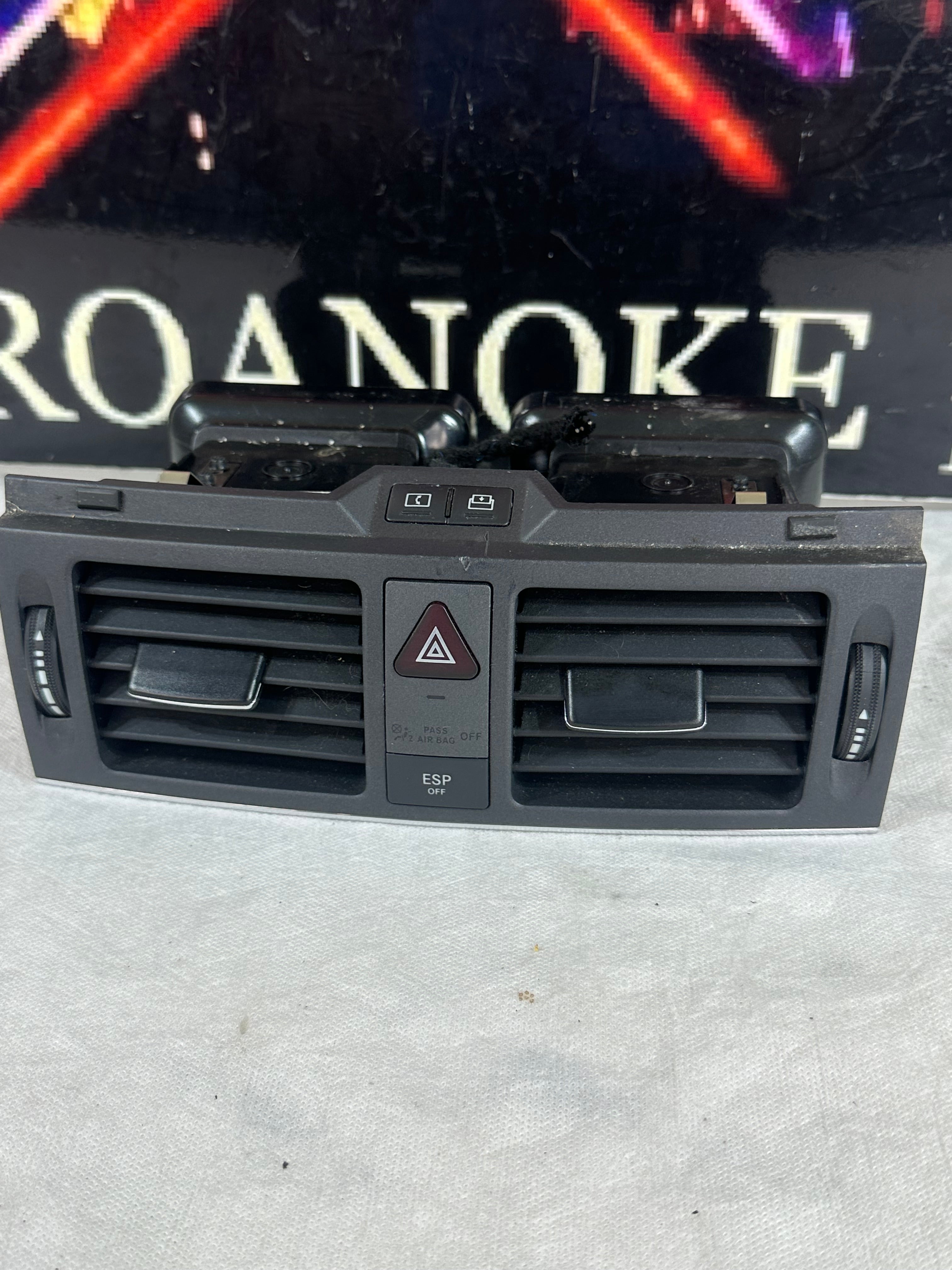 08-11 Mercedes C300 Front Center Console Dash AC Air Vent Grill OEM ...