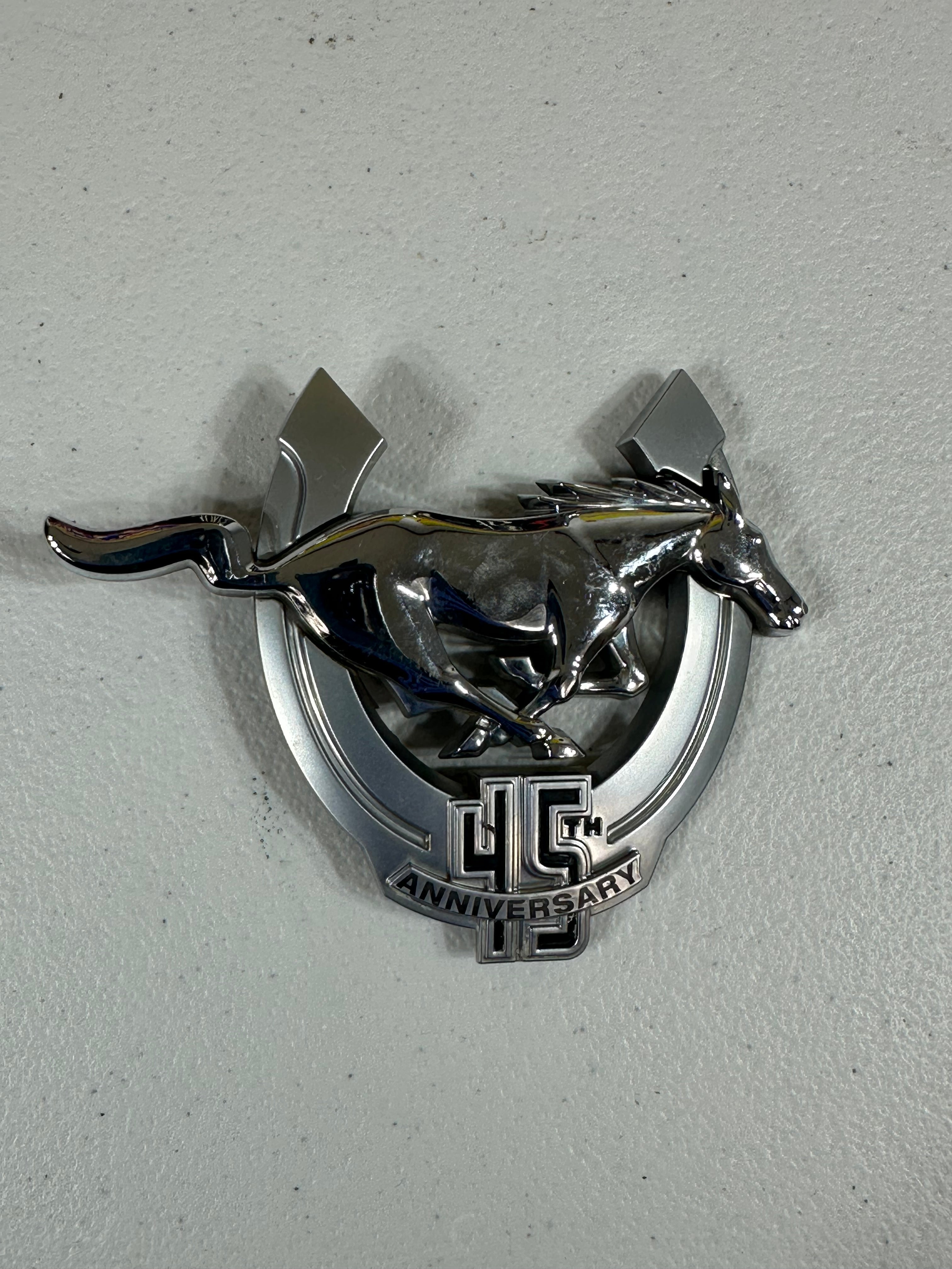 2009 Ford Mustang 45th Anniversary Fender Emblem Right FoMoCo 9R33-160 ...